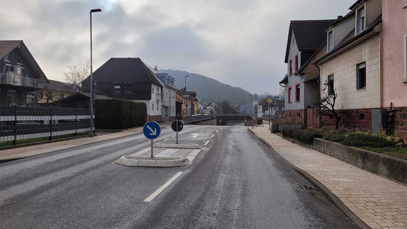 Zeichen 222: Vorgeschriebene Vorbeifahrt – Wichtige Voraussetzungen im ...