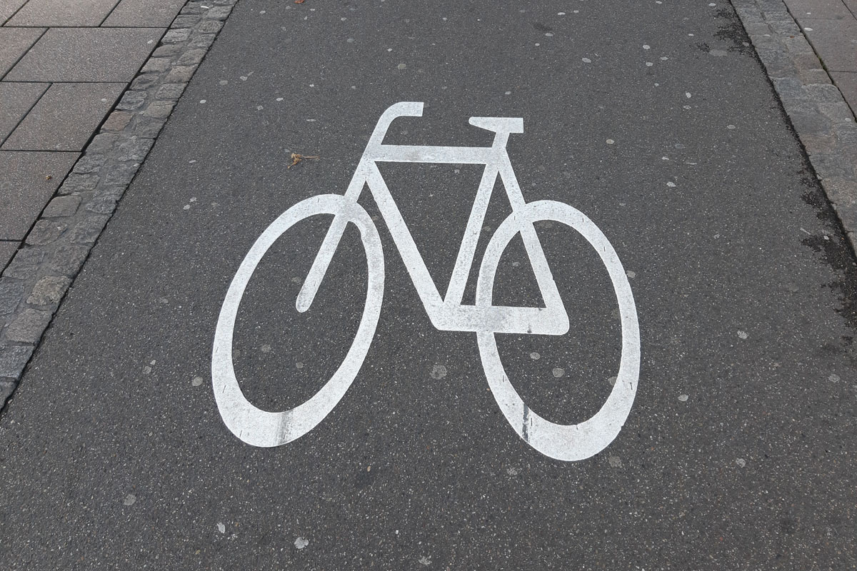 Piktogramme für Radfahrer auf der Fahrbahn aufbringen: Ist das zulässig ...