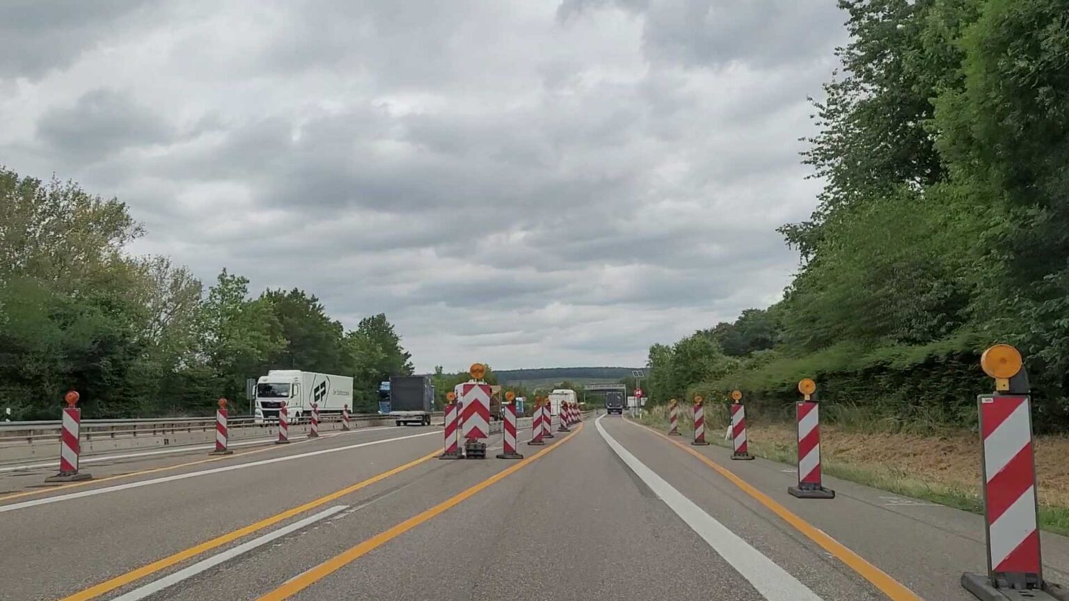 Zeichen 222: Vorgeschriebene Vorbeifahrt – Wichtige Voraussetzungen im ...