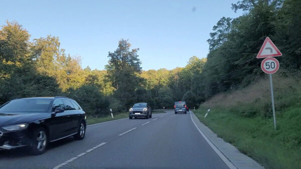 Geschwindigkeitsbeschränkungen außerorts: Alle Voraussetzungen für ...