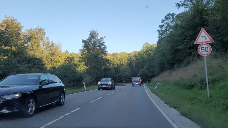 Geschwindigkeitsbeschränkungen außerorts: Alle Voraussetzungen für ...